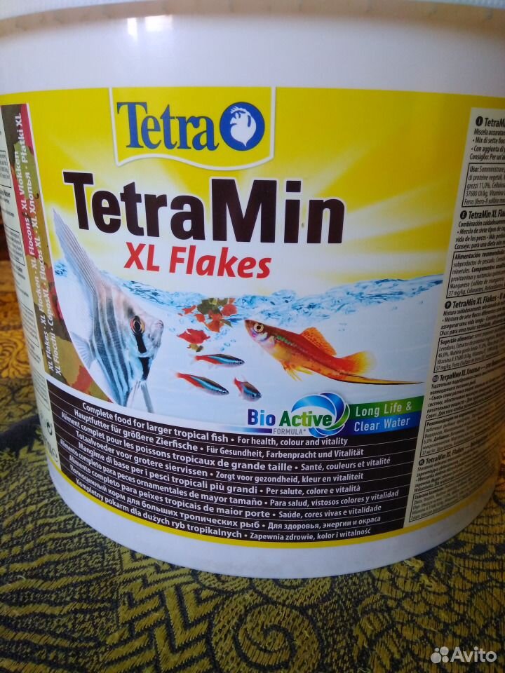 Гуппи, корм TetraMin XL Flakes