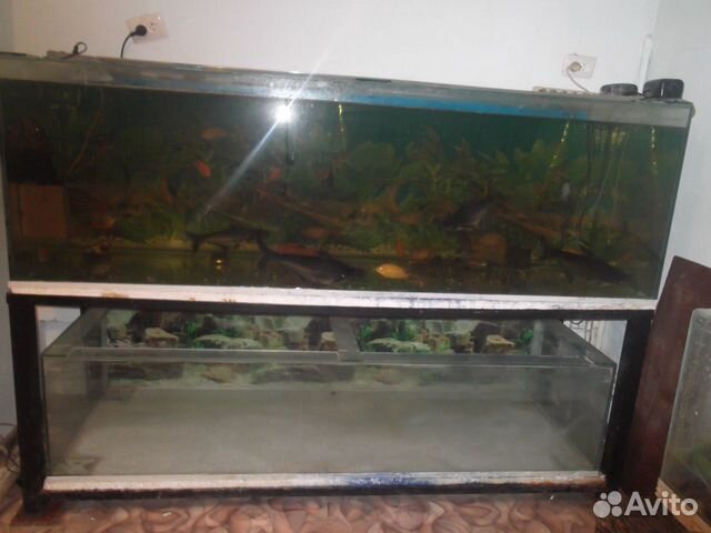 2 аквариума с подставкой